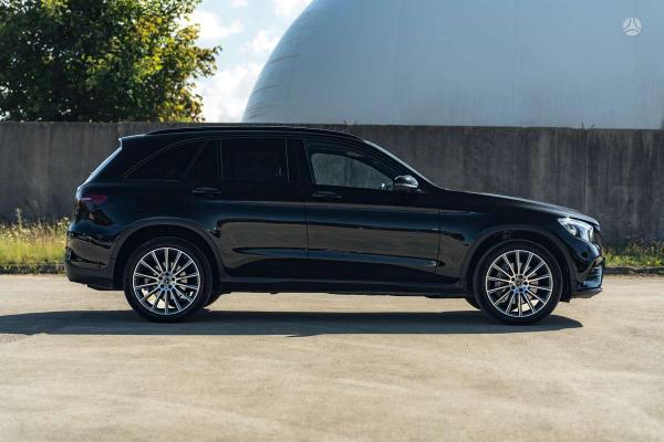 Black Mercedes-Benz GLC 250 2018 in Klaipeda, with an engine capacity of 2.14 L and mileage of 180 thousand km for 30000 €, photo 10 on AUTOMOTO.COM.LV