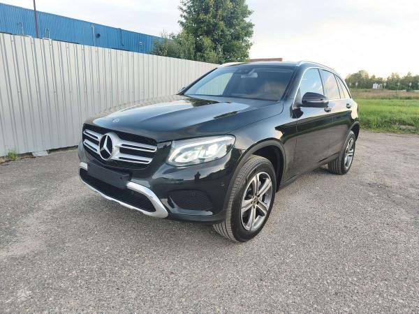 Melns Mercedes-Benz GLC 250 2018 Šauļi, ar dzinēja tilpumu 2.00 L un nobraukumu 58 tūkst. km par 20500 €, foto 1 vietnē AUTOMOTO.COM.LV