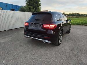Melns Mercedes-Benz GLC 250 2018 Šauļi, ar dzinēja tilpumu 2.00 L un nobraukumu 58 tūkst. km par 20500 €, foto 4 vietnē AUTOMOTO.COM.LV