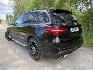 Black Mercedes-Benz GLC 250 2019 in Riga, with an engine capacity of 2.20 L and mileage of 94 thousand km for 29500 €, photo 5 on AUTOMOTO.COM.LV