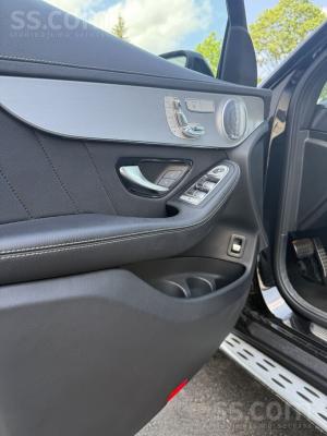 Black Mercedes-Benz GLC 250 2019 in Riga, with an engine capacity of 2.20 L and mileage of 94 thousand km for 29500 €, photo 9 on AUTOMOTO.COM.LV
