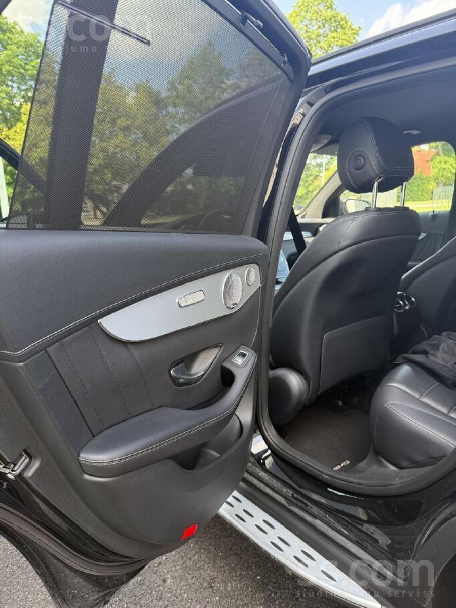 Black Mercedes-Benz GLC 250 2019 in Riga, with an engine capacity of 2.20 L and mileage of 94 thousand km for 29500 €, photo 10 on AUTOMOTO.COM.LV