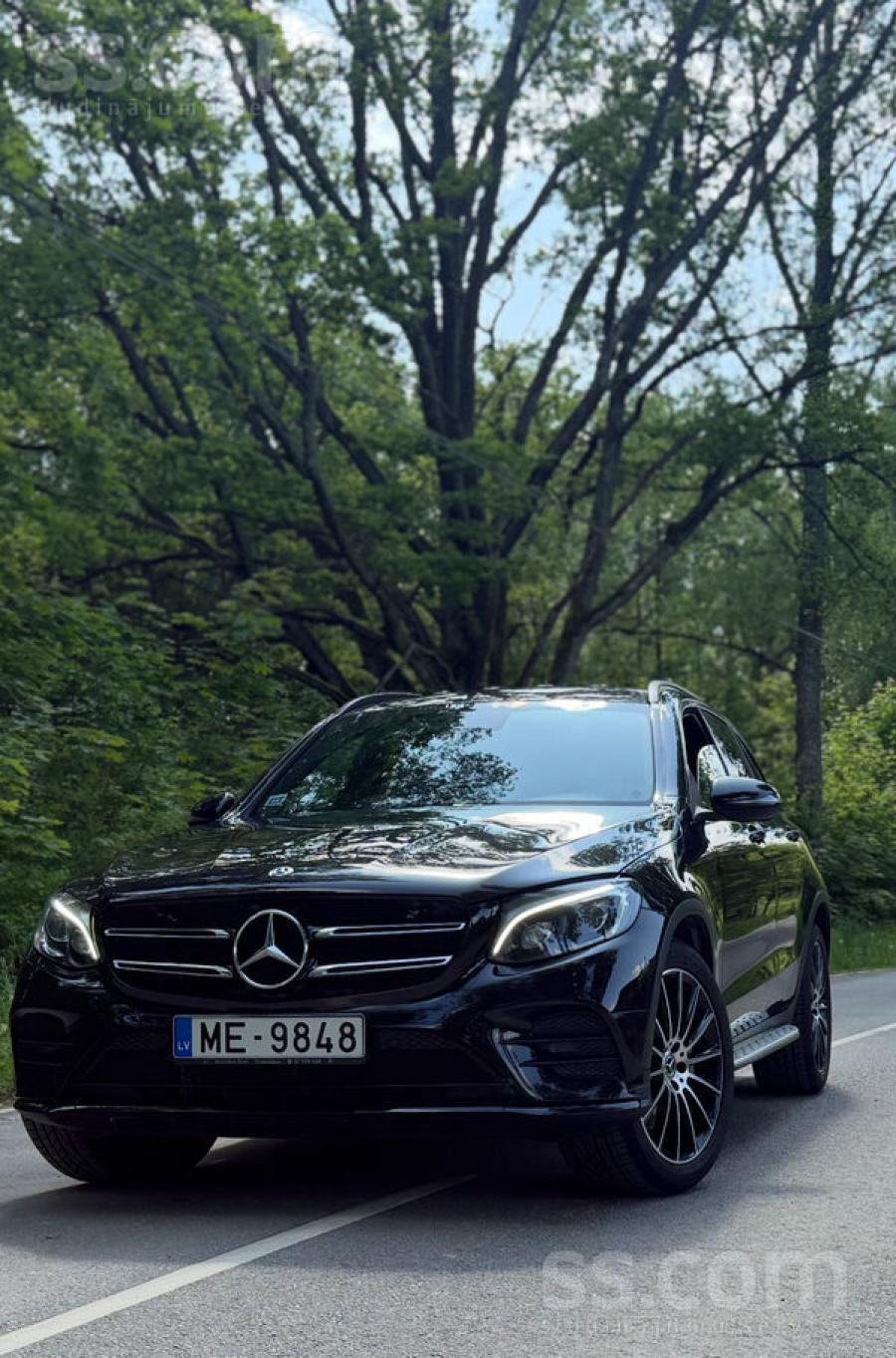 Black Mercedes-Benz GLC 250 2019 in Riga, with an engine capacity of 2.20 L and mileage of 94 thousand km for 29500 €, photo 11 on AUTOMOTO.COM.LV