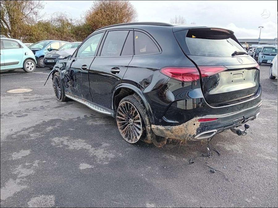 Melns Mercedes-Benz GLC 250 2024 Kauņa, ar dzinēja tilpumu 2.00 L un nobraukumu 32 tūkst. km par 17500 €, foto 3 vietnē AUTOMOTO.COM.LV