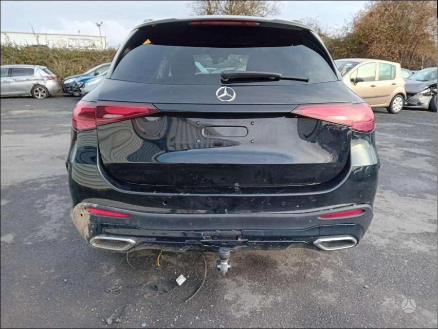 Melns Mercedes-Benz GLC 250 2024 Kauņa, ar dzinēja tilpumu 2.00 L un nobraukumu 32 tūkst. km par 17500 €, foto 4 vietnē AUTOMOTO.COM.LV