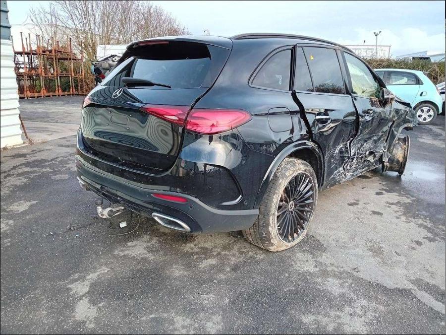 Melns Mercedes-Benz GLC 250 2024 Kauņa, ar dzinēja tilpumu 2.00 L un nobraukumu 32 tūkst. km par 17500 €, foto 5 vietnē AUTOMOTO.COM.LV