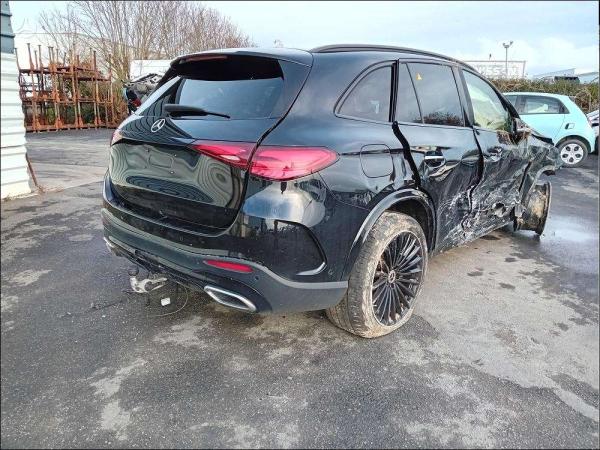 Melns Mercedes-Benz GLC 250 2024 Kauņa, ar dzinēja tilpumu 2.00 L un nobraukumu 31 tūkst. km par 17000 €, foto 5 vietnē AUTOMOTO.COM.LV