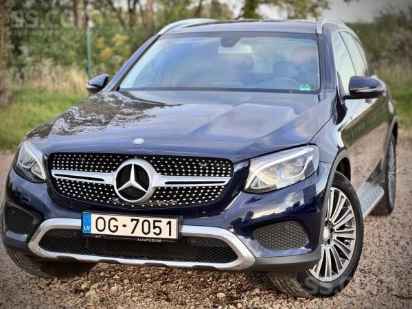 Blue Mercedes-Benz GLC 250 2016 in Riga, with an engine capacity of 2.20 L and mileage of 197 thousand km for 16990 €, photo 2 on AUTOMOTO.COM.LV