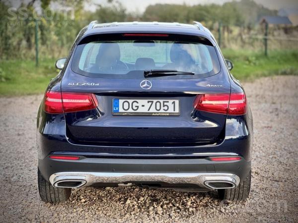 Blue Mercedes-Benz GLC 250 2016 in Riga, with an engine capacity of 2.20 L and mileage of 197 thousand km for 16990 €, photo 5 on AUTOMOTO.COM.LV