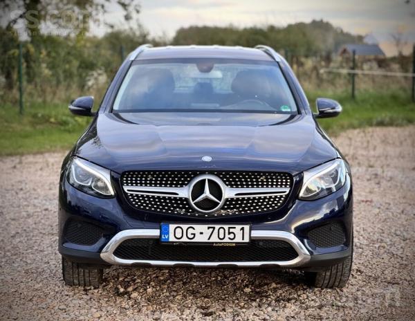 Blue Mercedes-Benz GLC 250 2016 in Riga, with an engine capacity of 2.20 L and mileage of 197 thousand km for 16990 €, photo 9 on AUTOMOTO.COM.LV