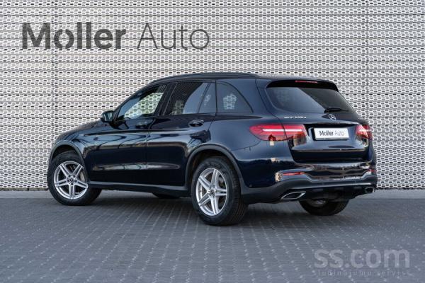 Blue Mercedes-Benz GLC 250 2017 in Riga, with an engine capacity of 2.20 L and mileage of 114 thousand km for 23350 €, photo 3 on AUTOMOTO.COM.LV