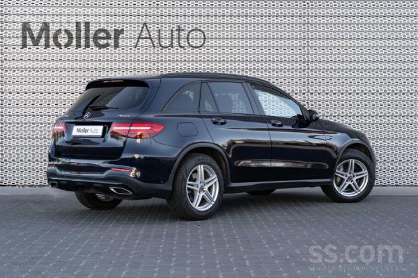 Blue Mercedes-Benz GLC 250 2017 in Riga, with an engine capacity of 2.20 L and mileage of 114 thousand km for 23350 €, photo 4 on AUTOMOTO.COM.LV