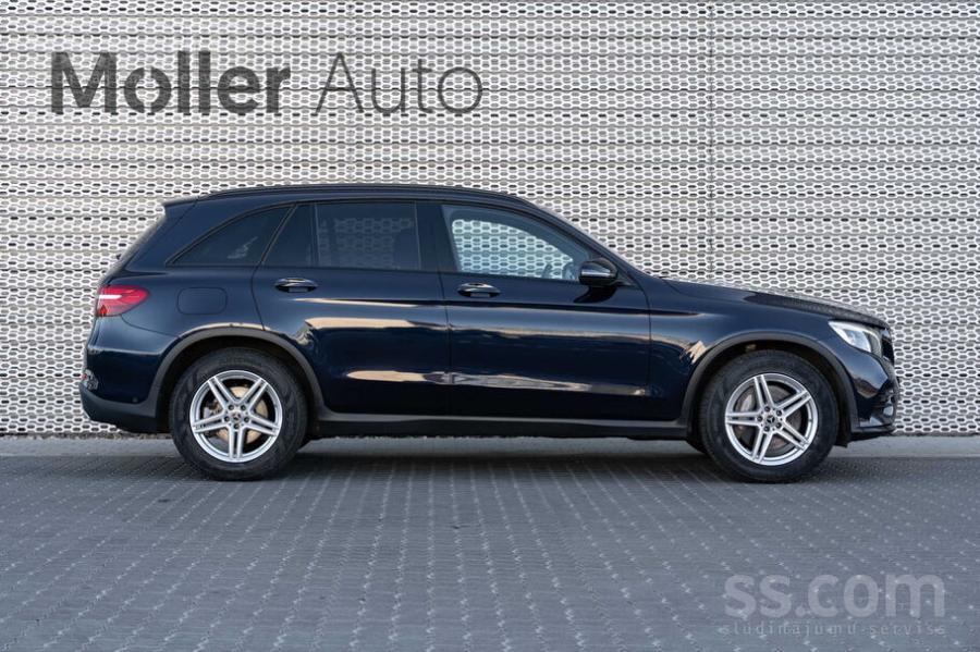 Blue Mercedes-Benz GLC 250 2017 in Riga, with an engine capacity of 2.20 L and mileage of 114 thousand km for 23350 €, photo 5 on AUTOMOTO.COM.LV