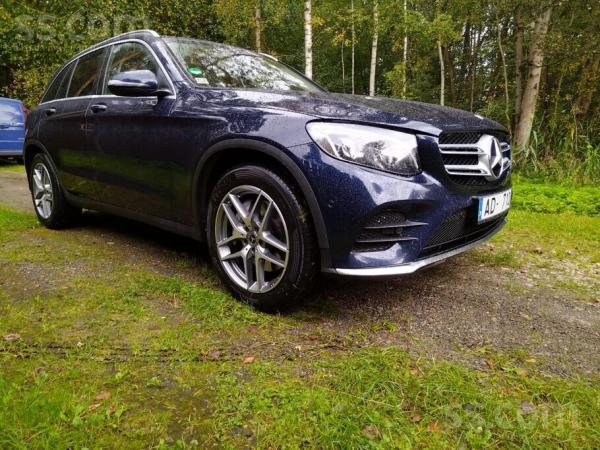 Blue Mercedes-Benz GLC 250 2017 in Riga, with an engine capacity of 2.20 L and mileage of 211 thousand km for 20300 €, photo 8 on AUTOMOTO.COM.LV