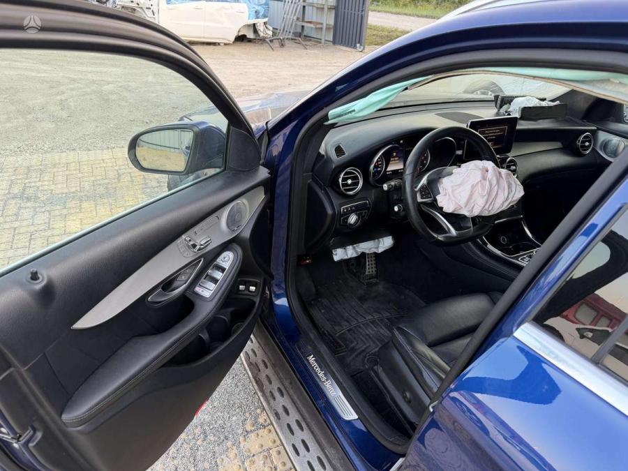 Zils Mercedes-Benz GLC 250 2017 Šauļi, ar dzinēja tilpumu 2.14 L un nobraukumu 402 tūkst. km par 7800 €, foto 17 vietnē AUTOMOTO.COM.LV