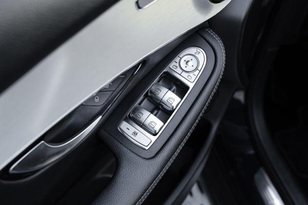 Zils Mercedes-Benz GLC 250 2018 Mārupe, ar dzinēja tilpumu 2.20 L un nobraukumu 139 tūkst. km par 28300 €, foto 7 vietnē AUTOMOTO.COM.LV