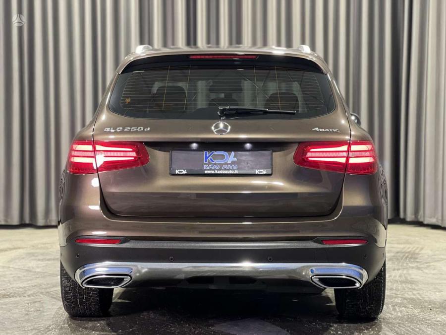 Brūns Mercedes-Benz GLC 250 2016 Marijampole, ar dzinēja tilpumu 2.14 L un nobraukumu 130 tūkst. km par 22450 €, foto 10 vietnē AUTOMOTO.COM.LV