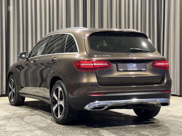 Brown Mercedes-Benz GLC 250 2016 in Marijampole, with an engine capacity of 2.14 L and mileage of 130 thousand km for 22450 €, photo 11 on AUTOMOTO.COM.LV