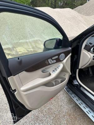 Mercedes-Benz GLC 250 2018 in Vilnius, with an engine capacity of 2.10 L and mileage of 171 thousand km for 26500 €, photo 15 on AUTOMOTO.COM.LV
