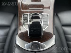 Mercedes-Benz GLC 250 2016 in Riga, with an engine capacity of 2.20 L and mileage of 245 thousand km for 18990 €, photo 21 on AUTOMOTO.COM.LV
