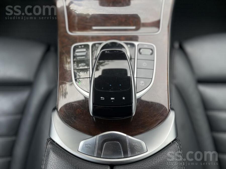 Mercedes-Benz GLC 250 2016 in Riga, with an engine capacity of 2.20 L and mileage of 245 thousand km for 18990 €, photo 21 on AUTOMOTO.COM.LV