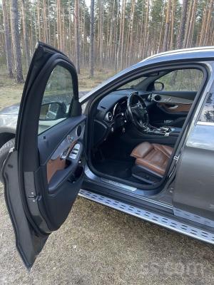 Pelēks Mercedes-Benz GLC 250 2015 Rīga, ar dzinēja tilpumu 2.20 L un nobraukumu 222 tūkst. km par 21750 €, foto 7 vietnē AUTOMOTO.COM.LV
