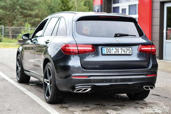 Grey Mercedes-Benz GLC 250 2015 in Kretinga, with an engine capacity of 2.15 L and mileage of 294 thousand km for 20500 €, photo 8 on AUTOMOTO.COM.LV