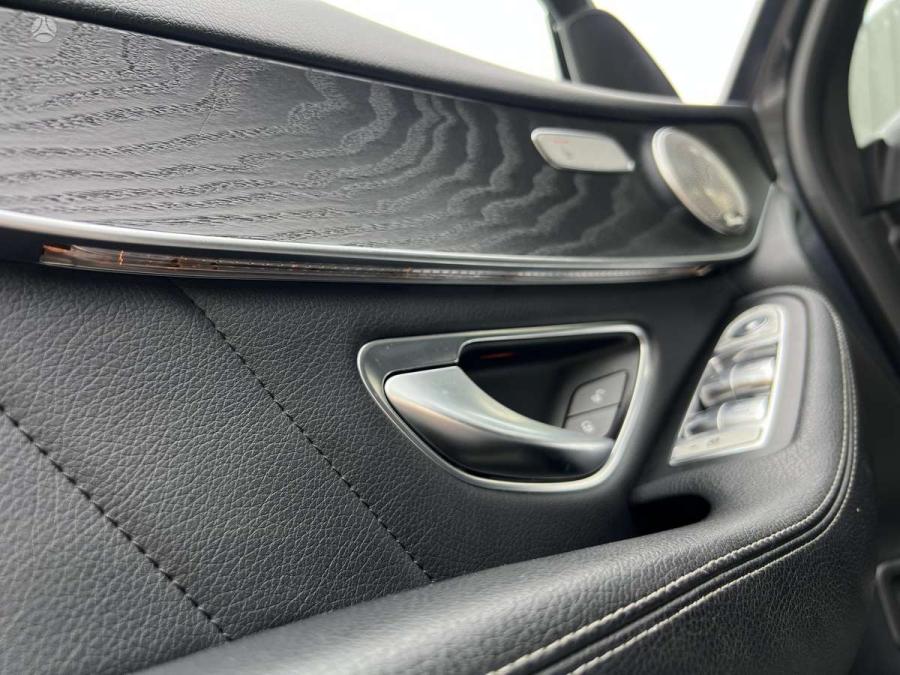 Grey Mercedes-Benz GLC 250 2015 in Kedainiai, with an engine capacity of 2.14 L and mileage of 211 thousand km for 20350 €, photo 32 on AUTOMOTO.COM.LV