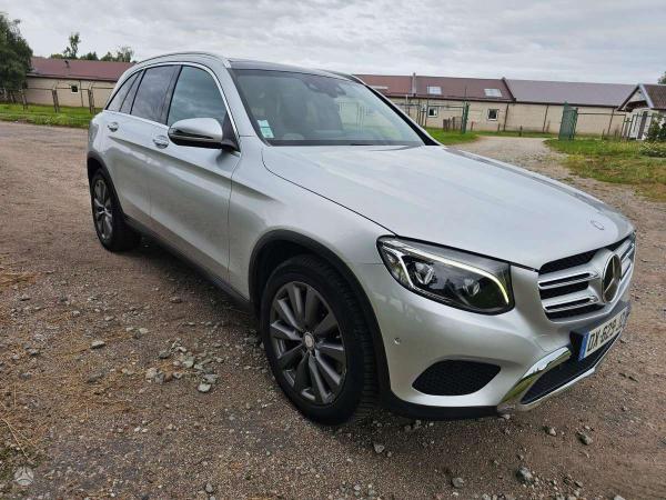 Pelēks Mercedes-Benz GLC 250 2015 Tauragė, ar dzinēja tilpumu 1.99 L un nobraukumu 130 tūkst. km par 16300 €, foto 2 vietnē AUTOMOTO.COM.LV