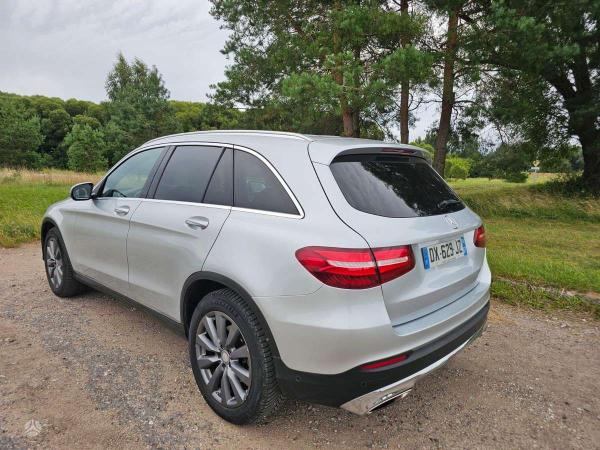 Pelēks Mercedes-Benz GLC 250 2015 Tauragė, ar dzinēja tilpumu 1.99 L un nobraukumu 130 tūkst. km par 16300 €, foto 3 vietnē AUTOMOTO.COM.LV