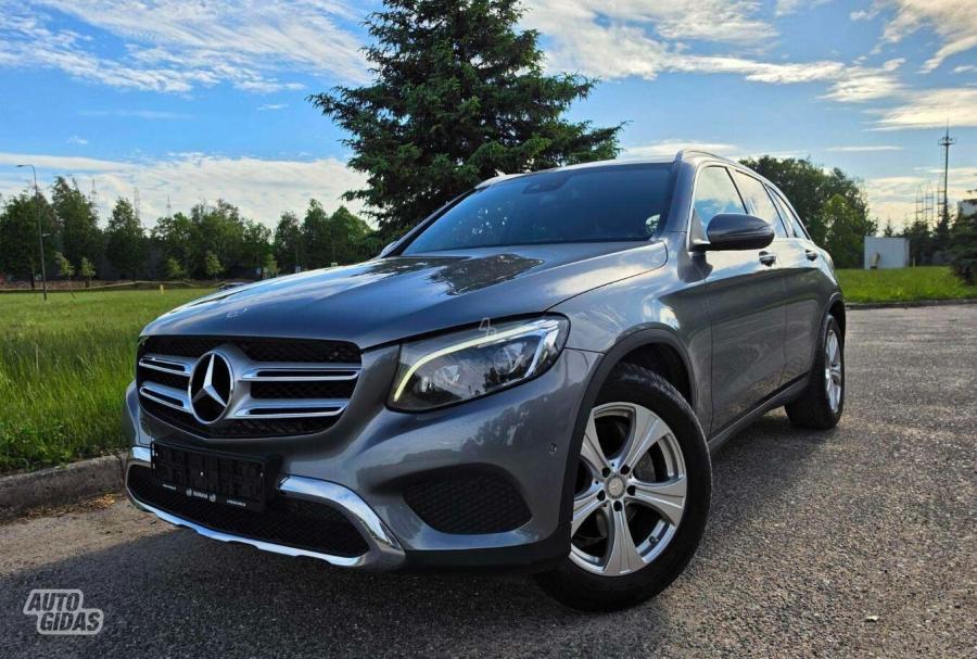 Pelēks Mercedes-Benz GLC 250 2015 Kauņa, ar dzinēja tilpumu 2.10 L un nobraukumu 238 tūkst. km par 15550 €, foto 1 vietnē AUTOMOTO.COM.LV