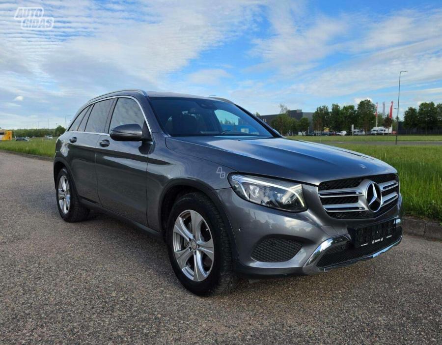 Pelēks Mercedes-Benz GLC 250 2015 Kauņa, ar dzinēja tilpumu 2.10 L un nobraukumu 238 tūkst. km par 15550 €, foto 3 vietnē AUTOMOTO.COM.LV