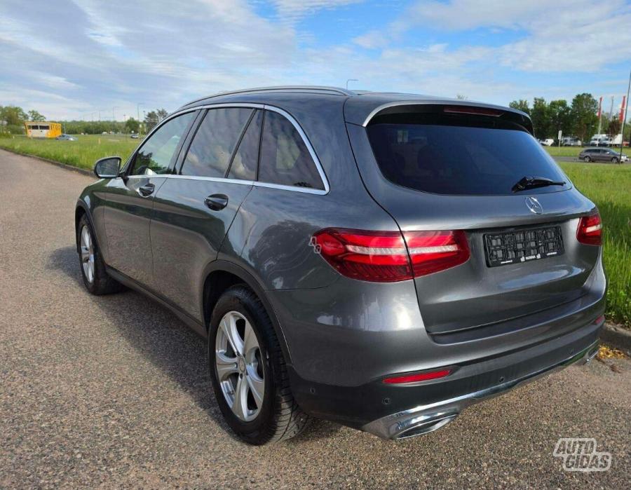 Pelēks Mercedes-Benz GLC 250 2015 Kauņa, ar dzinēja tilpumu 2.10 L un nobraukumu 238 tūkst. km par 15550 €, foto 5 vietnē AUTOMOTO.COM.LV