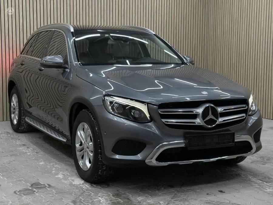Grey Mercedes-Benz GLC 250 2016 in Marijampole, with an engine capacity of 2.14 L and mileage of 214 thousand km for 17400 €, photo 1 on AUTOMOTO.COM.LV