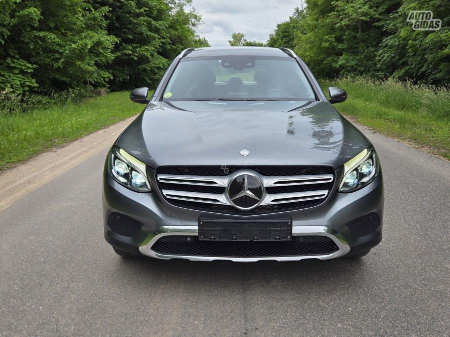 Grey Mercedes-Benz GLC 250 2016 in Kaunas, with an engine capacity of 2.20 L and mileage of 209 thousand km for 15989 €, photo 10 on AUTOMOTO.COM.LV