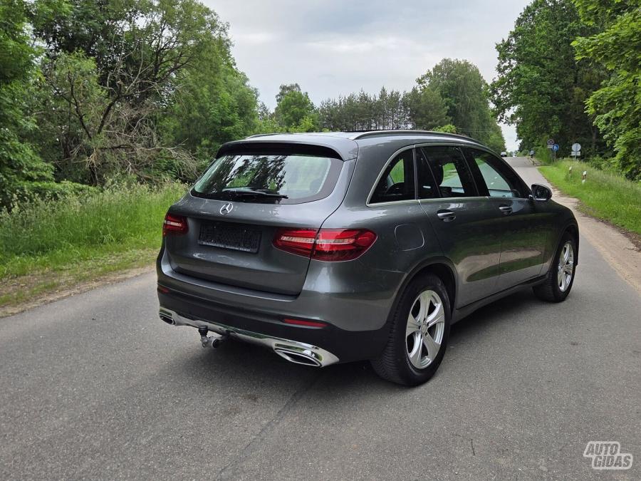 Pelēks Mercedes-Benz GLC 250 2016 Kauņa, ar dzinēja tilpumu 2.20 L un nobraukumu 209 tūkst. km par 15989 €, foto 5 vietnē AUTOMOTO.COM.LV
