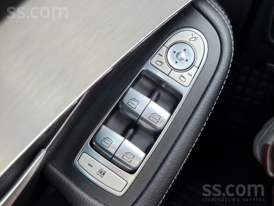 Grey Mercedes-Benz GLC 250 2016 in Riga, with an engine capacity of 2.20 L and mileage of 202 thousand km for 21555 €, photo 19 on AUTOMOTO.COM.LV