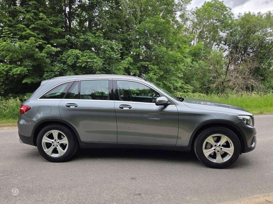 Pelēks Mercedes-Benz GLC 250 2016 Kauņa, ar dzinēja tilpumu 2.14 L un nobraukumu 210 tūkst. km par 16989 €, foto 5 vietnē AUTOMOTO.COM.LV