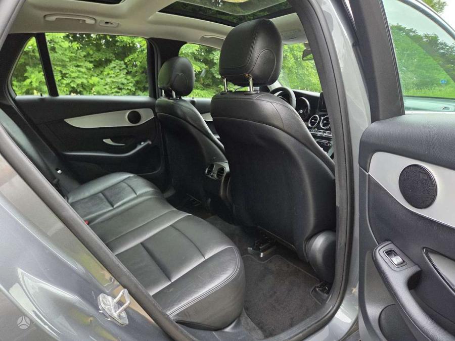Pelēks Mercedes-Benz GLC 250 2016 Kauņa, ar dzinēja tilpumu 2.14 L un nobraukumu 210 tūkst. km par 16989 €, foto 12 vietnē AUTOMOTO.COM.LV