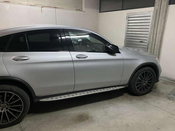 Grey Mercedes-Benz GLC 250 2017 in Siauliai, with an engine capacity of 2.14 L and mileage of 220 thousand km for 22800 €, photo 5 on AUTOMOTO.COM.LV