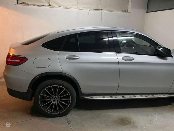 Grey Mercedes-Benz GLC 250 2017 in Siauliai, with an engine capacity of 2.14 L and mileage of 220 thousand km for 22800 €, photo 6 on AUTOMOTO.COM.LV