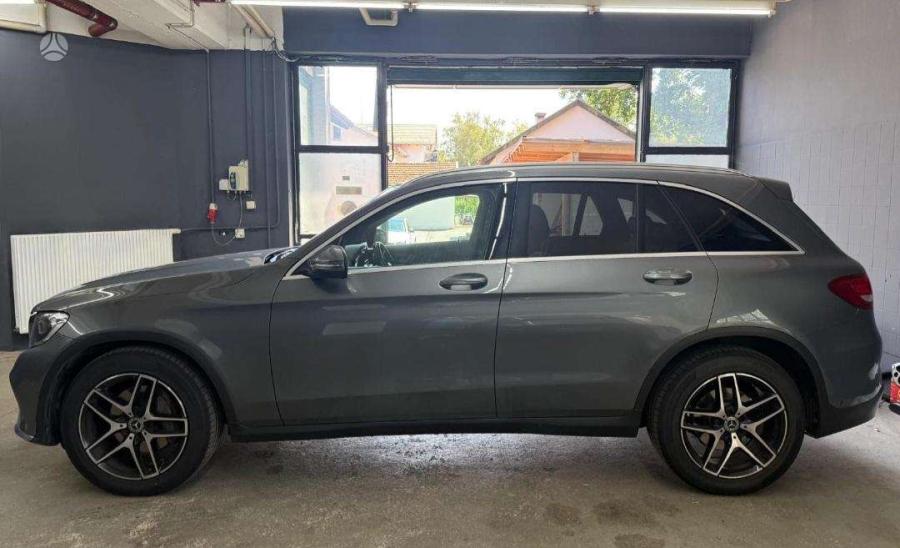 Pelēks Mercedes-Benz GLC 250 2017 Vilkaviškis, ar dzinēja tilpumu 2.14 L un nobraukumu 220 tūkst. km par 14800 €, foto 3 vietnē AUTOMOTO.COM.LV