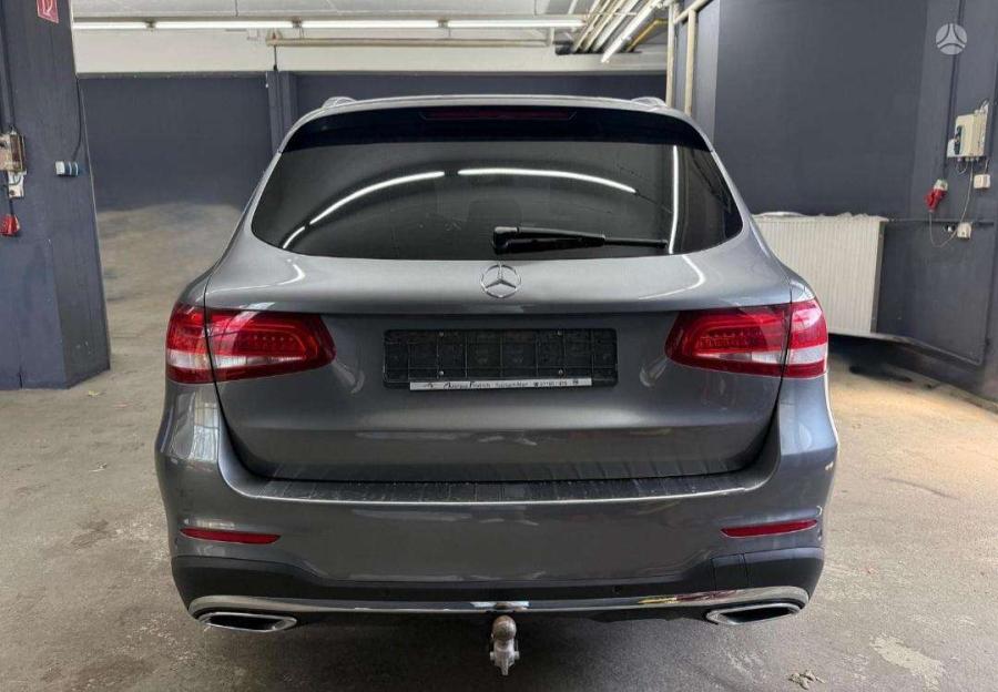 Pelēks Mercedes-Benz GLC 250 2017 Vilkaviškis, ar dzinēja tilpumu 2.14 L un nobraukumu 220 tūkst. km par 14800 €, foto 5 vietnē AUTOMOTO.COM.LV