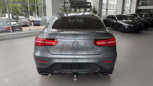Pelēks Mercedes-Benz GLC 250 2017 Marijampole, ar dzinēja tilpumu 2.14 L un nobraukumu 211 tūkst. km par 25999 €, foto 4 vietnē AUTOMOTO.COM.LV