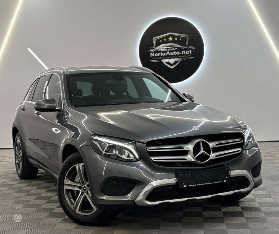 Grey Mercedes-Benz GLC 250 2017 in Marijampole, with an engine capacity of 2.14 L and mileage of 247 thousand km for 13999 €, photo 1 on AUTOMOTO.COM.LV