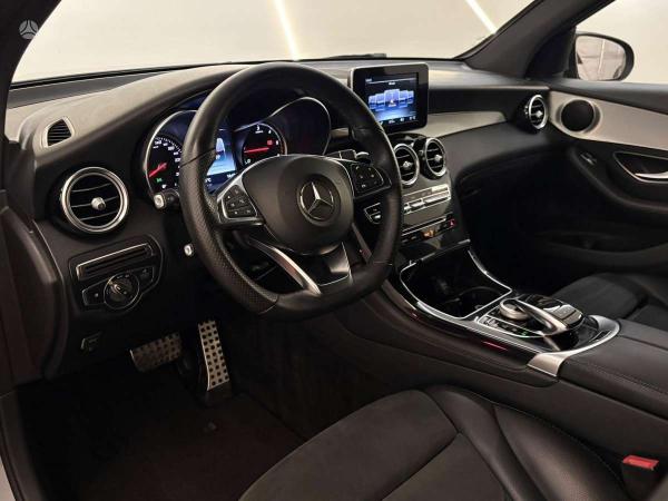 Grey Mercedes-Benz GLC 250 2017 in Marijampole, with an engine capacity of 2.14 L and mileage of 247 thousand km for 13999 €, photo 3 on AUTOMOTO.COM.LV