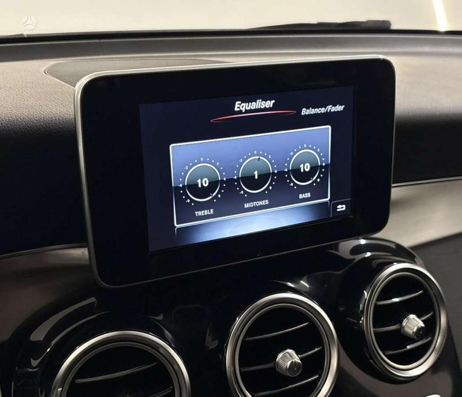 Grey Mercedes-Benz GLC 250 2017 in Marijampole, with an engine capacity of 2.14 L and mileage of 247 thousand km for 13999 €, photo 5 on AUTOMOTO.COM.LV