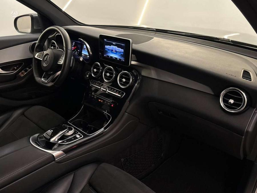 Grey Mercedes-Benz GLC 250 2017 in Marijampole, with an engine capacity of 2.14 L and mileage of 247 thousand km for 13999 €, photo 15 on AUTOMOTO.COM.LV