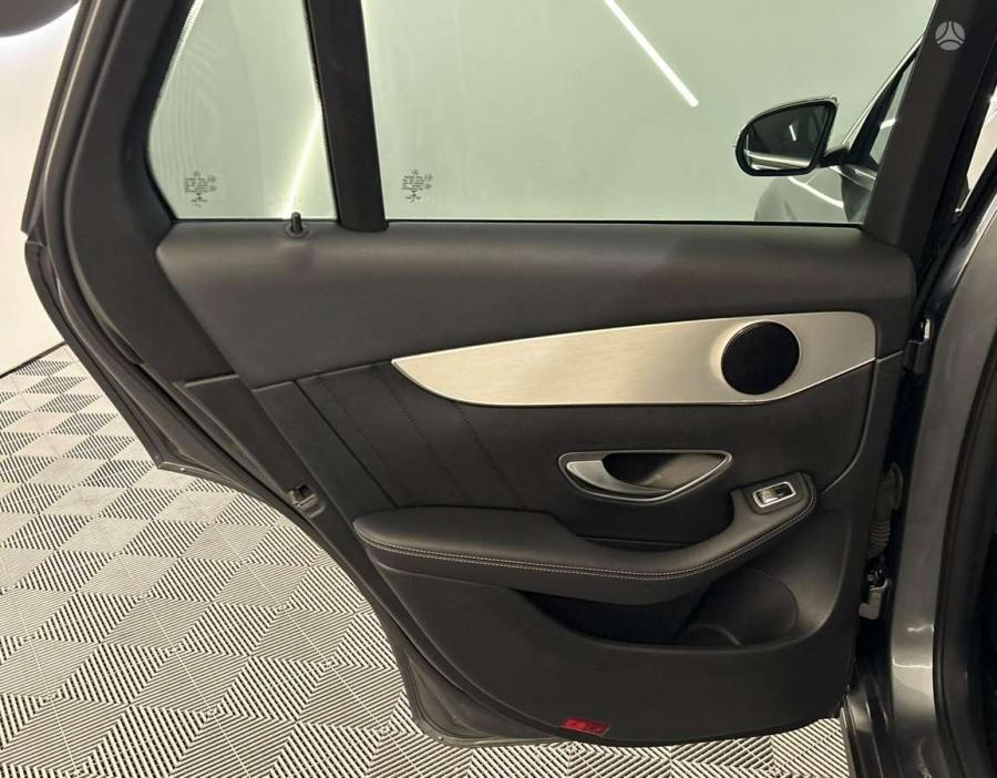 Grey Mercedes-Benz GLC 250 2017 in Marijampole, with an engine capacity of 2.14 L and mileage of 247 thousand km for 13999 €, photo 18 on AUTOMOTO.COM.LV