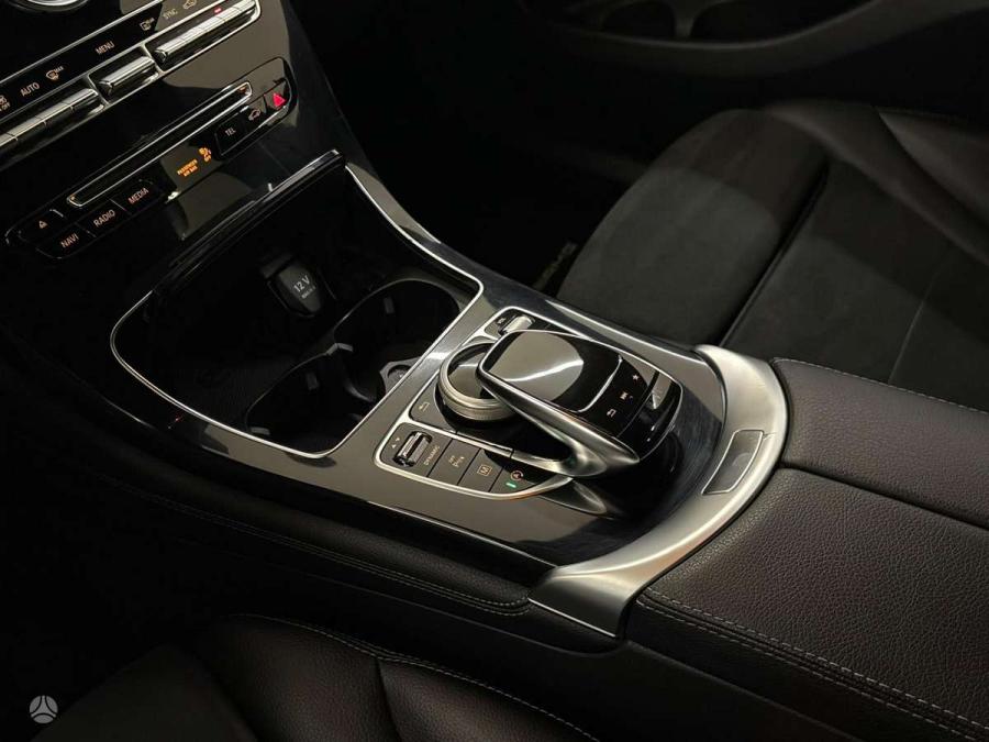 Grey Mercedes-Benz GLC 250 2017 in Marijampole, with an engine capacity of 2.14 L and mileage of 247 thousand km for 13999 €, photo 19 on AUTOMOTO.COM.LV
